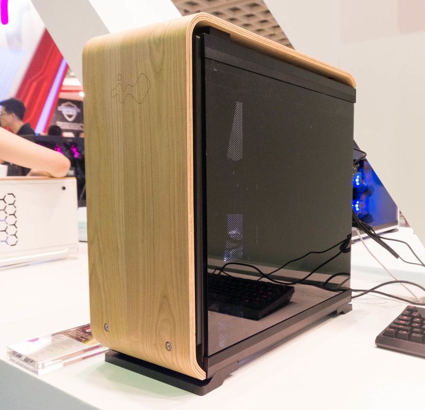 In Win toont behuizingen met delen van hout - Computer - Nieuws - Tweakers