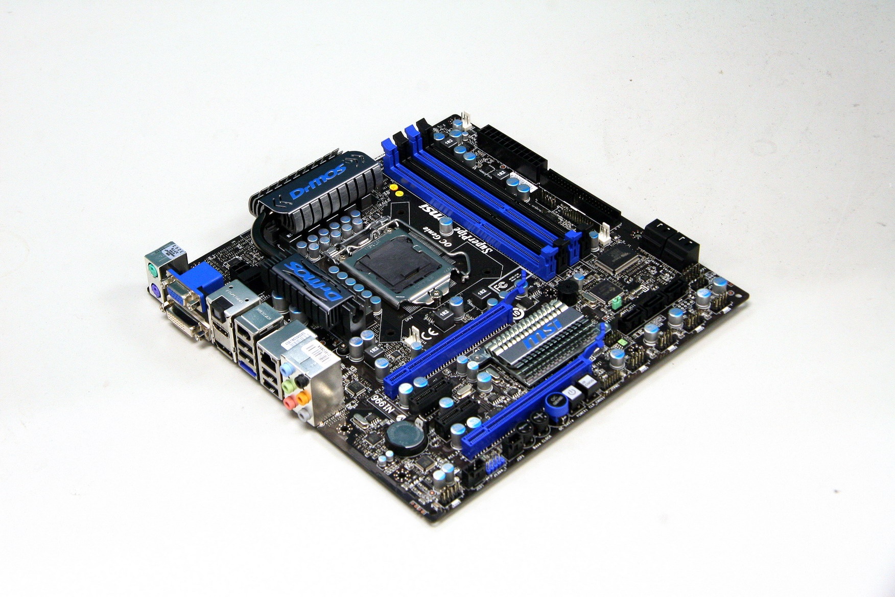 MSI toont micro-atx-moederbord met H57-chipset - Tweakers