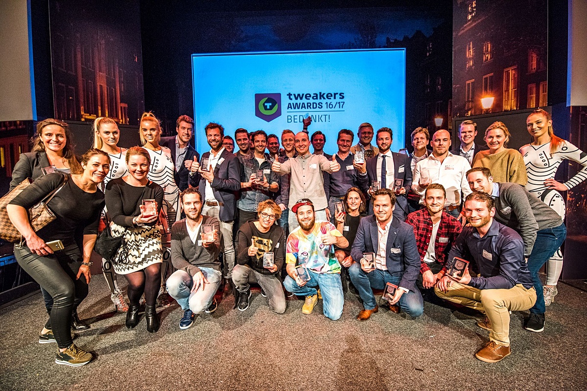 Tech, humor, prijzen en gezelligheid - Tweakers Awards 16/17 - IT Pro ...