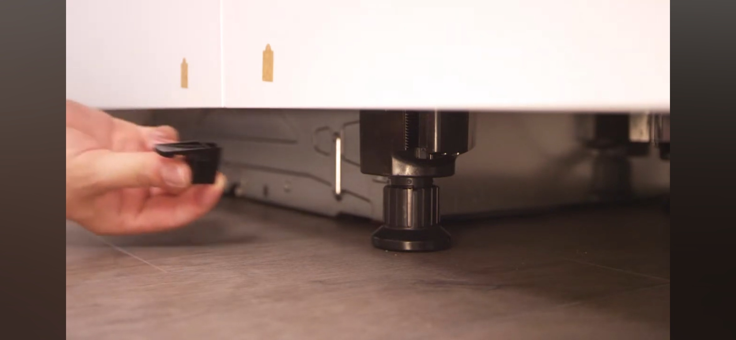 Plint installeren keuken - Bouwen en klussen - GoT