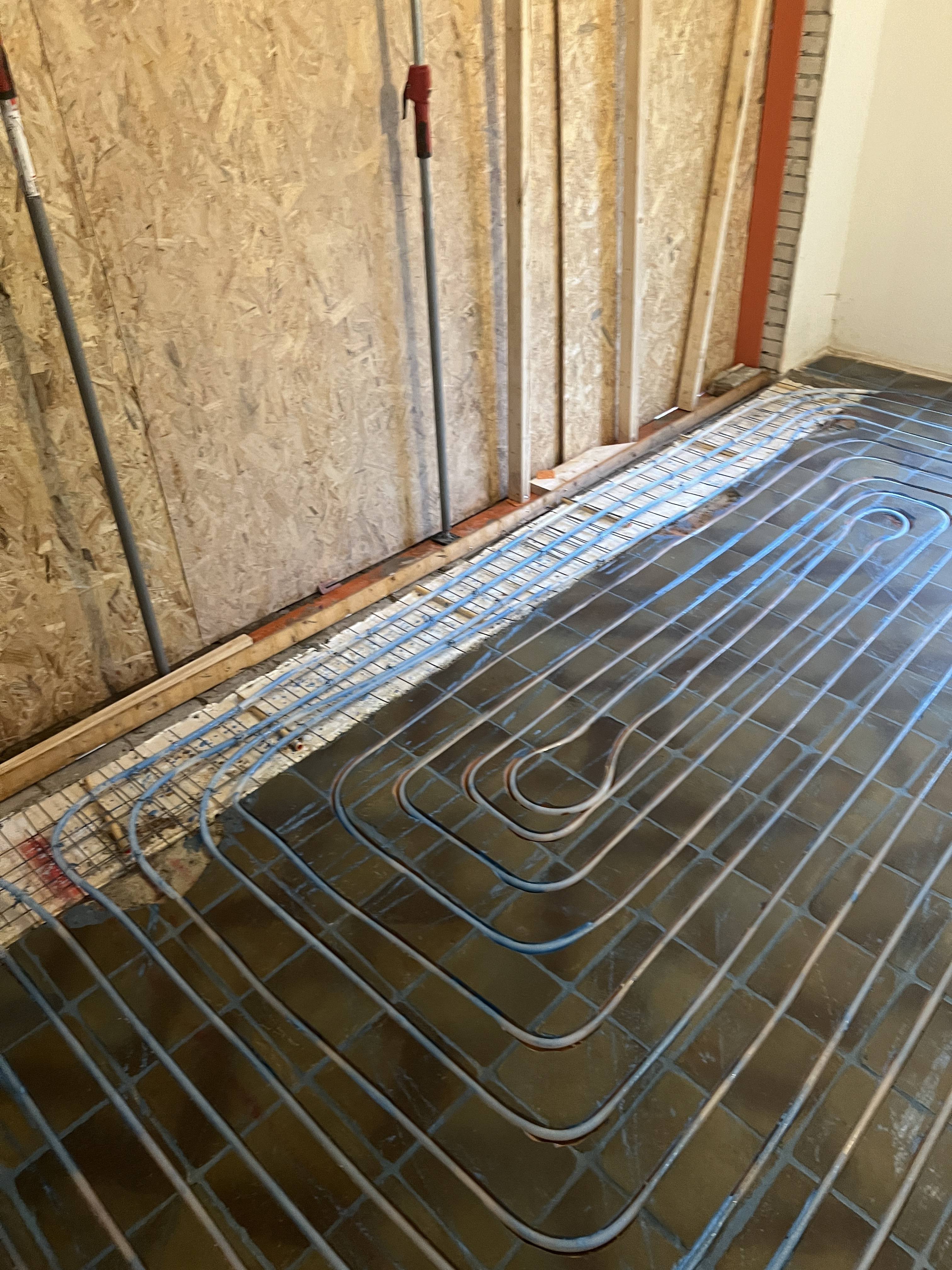 Convectorput afstorten: vloerverwarming - Bouwen en klussen - GoT