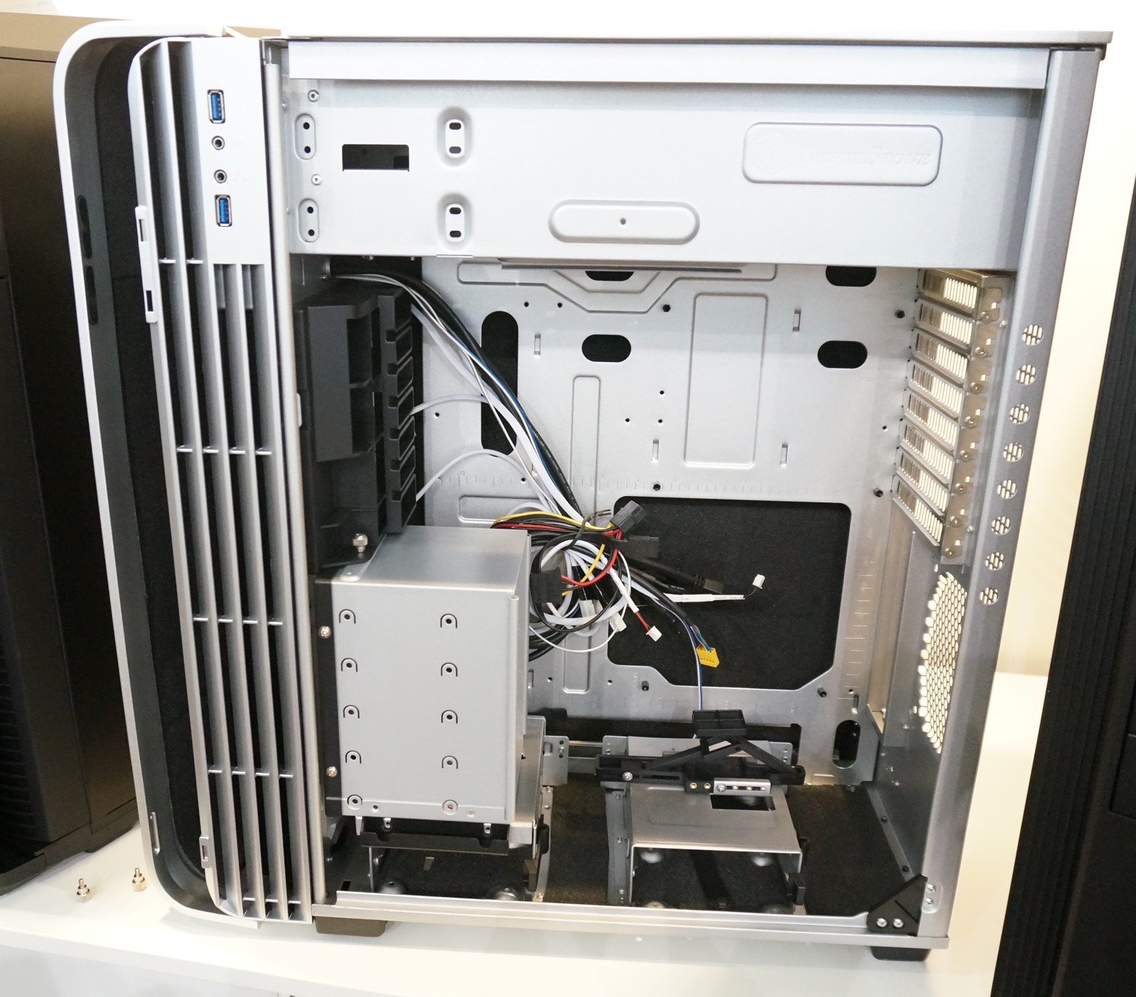 Specificaties van Silverstone Fortress FT04 - Tweakers