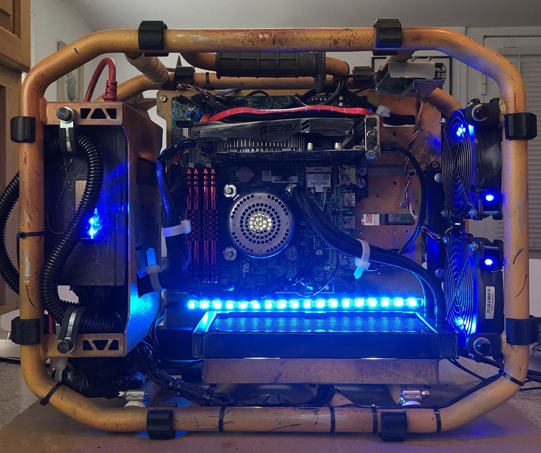 Casemodder maakt pc-behuizing die is geïnspireerd op Destiny 2-rocket ...