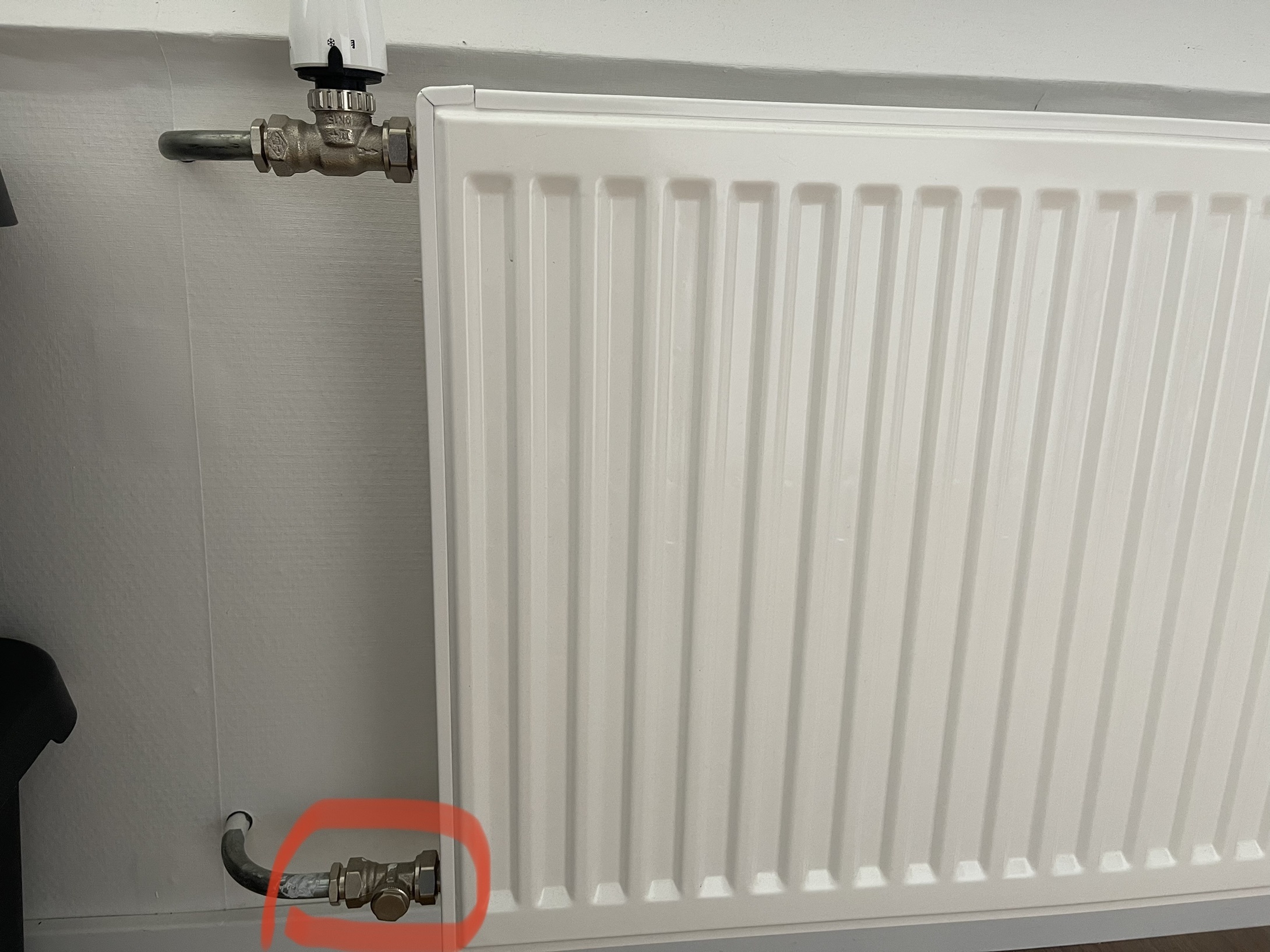 Oude radiatorkraan vervangen voor tado, vloerverwarming - Bouwen en ...