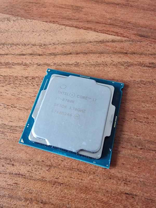 Intel Core i7-8700K Tray aangeboden - Vraag & Aanbod - Tweakers
