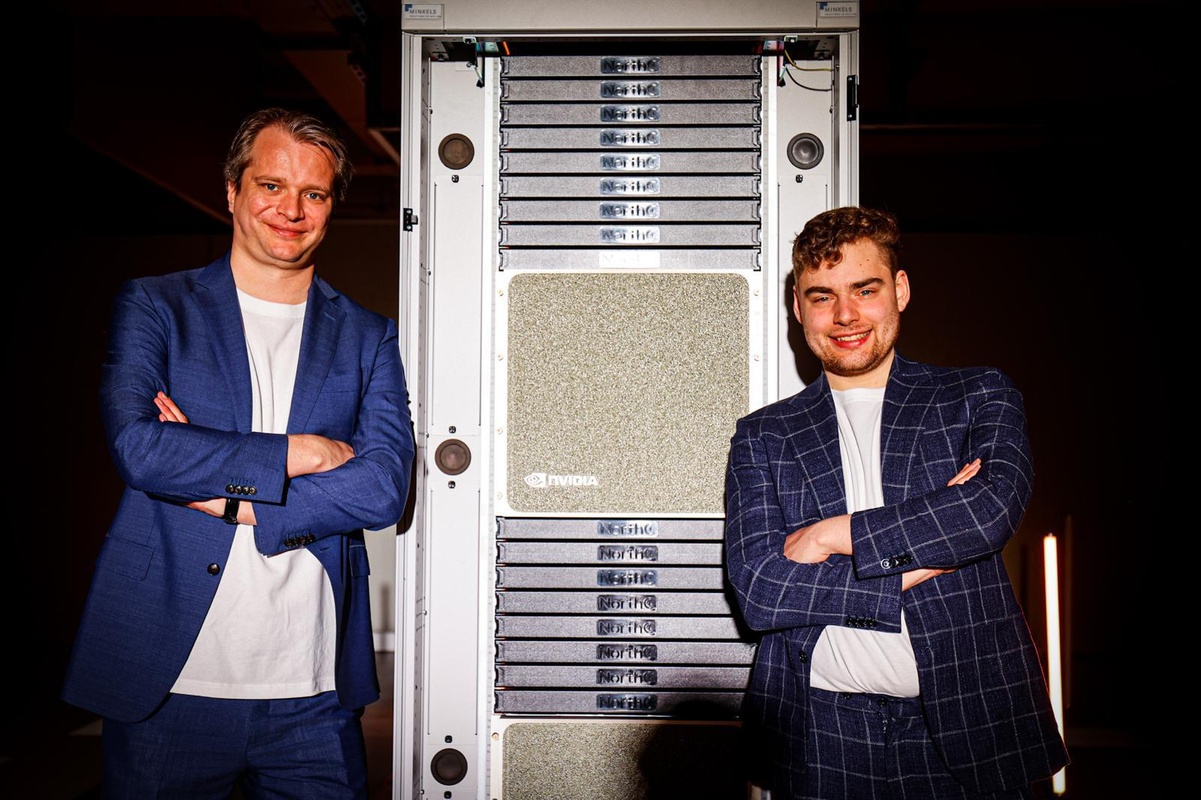 Nederlandse zorgstart-up neemt Nvidia DGX B200 in gebruik voor lokaal AI-model - IT Pro - Nieuws ...