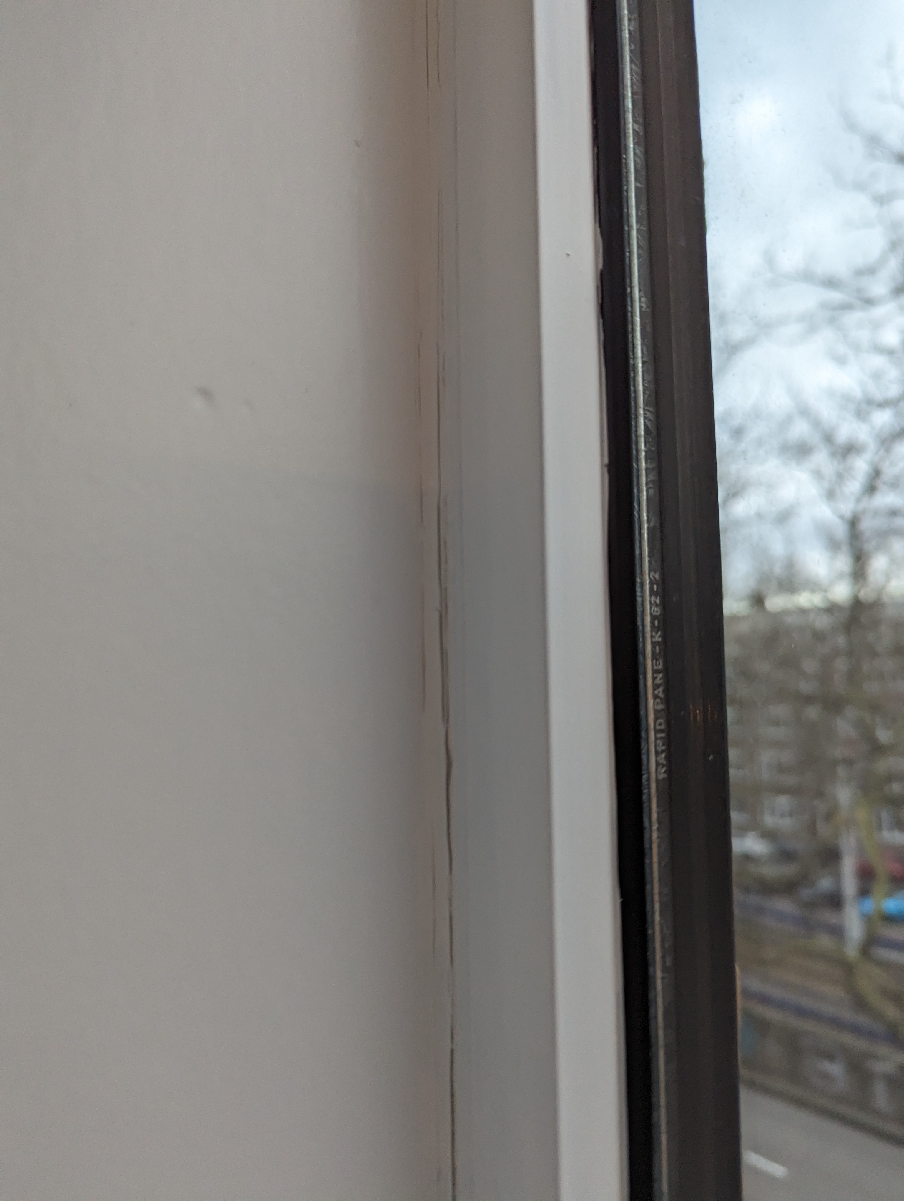 Afbladderende verf op pas geschilderde kozijnen - Bouwen en klussen - GoT