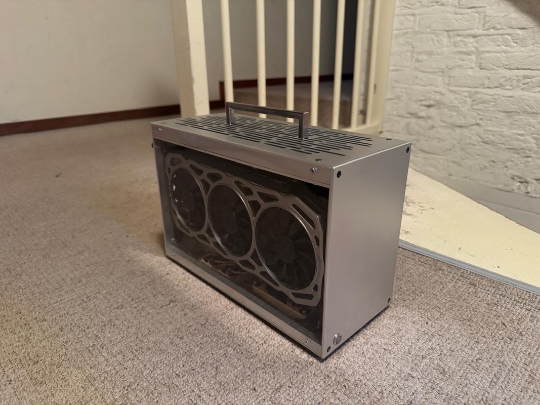 Nova 1024 SFF case (Dan A4 clone) aangeboden - Vraag & Aanbod - Tweakers