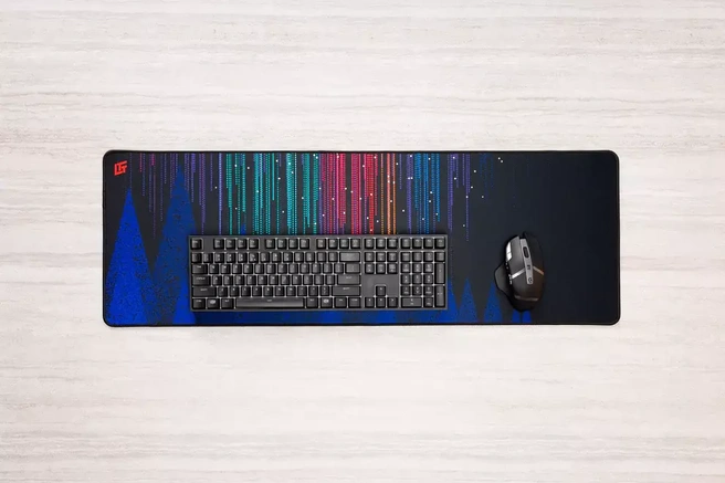 Specificaties van LTT Northern Lights Desk Pad 900x300 - Tweakers