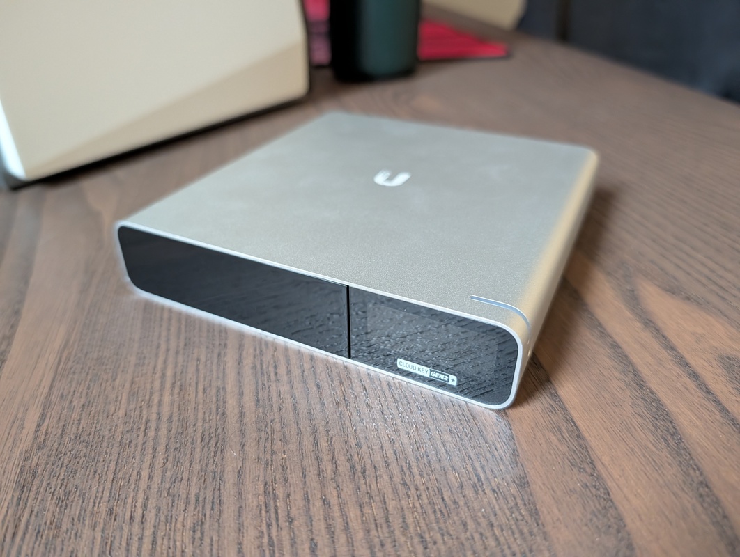 Ubiquiti UniFi Cloud Key Gen2 Plus, Nieuwe 1TB HDD aangeboden - Vraag ...