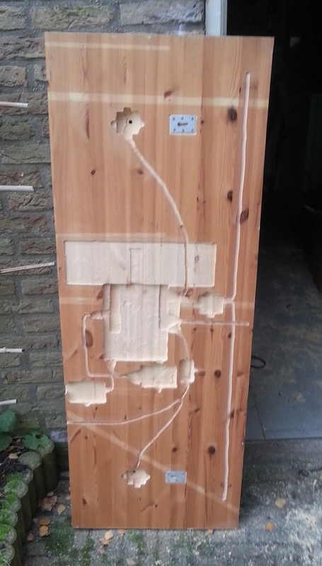 Tweaker bouwt pc in plank - Computer - Nieuws - Tweakers