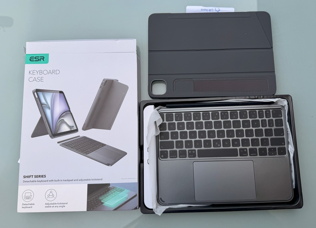 ESR Keyboard case Apple iPad Pro 11” M4/M5 aangeboden - Vraag & Aanbod ...