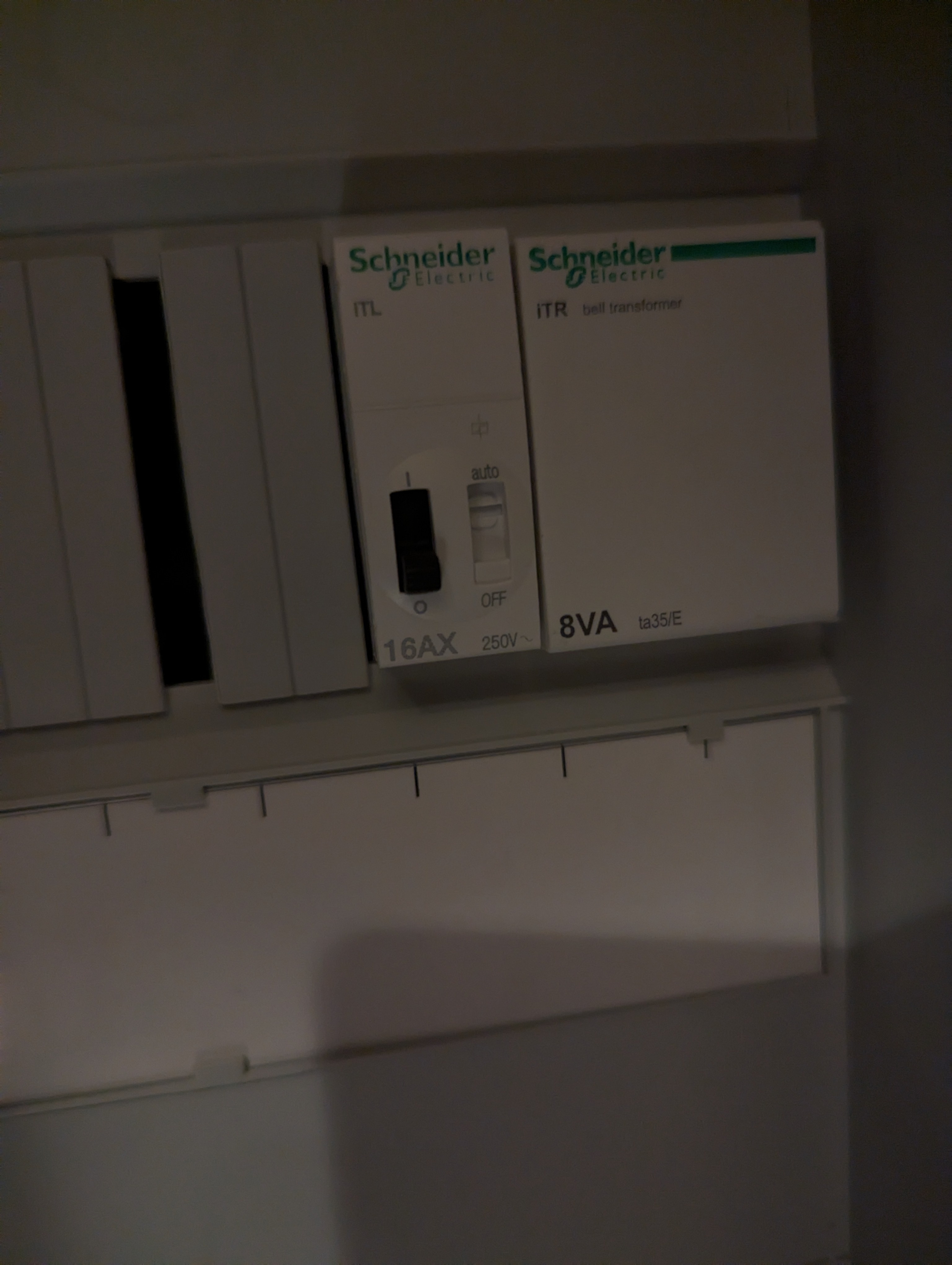 Transformator in meterkast zoemt en LED werkt niet - Bouwen en klussen ...