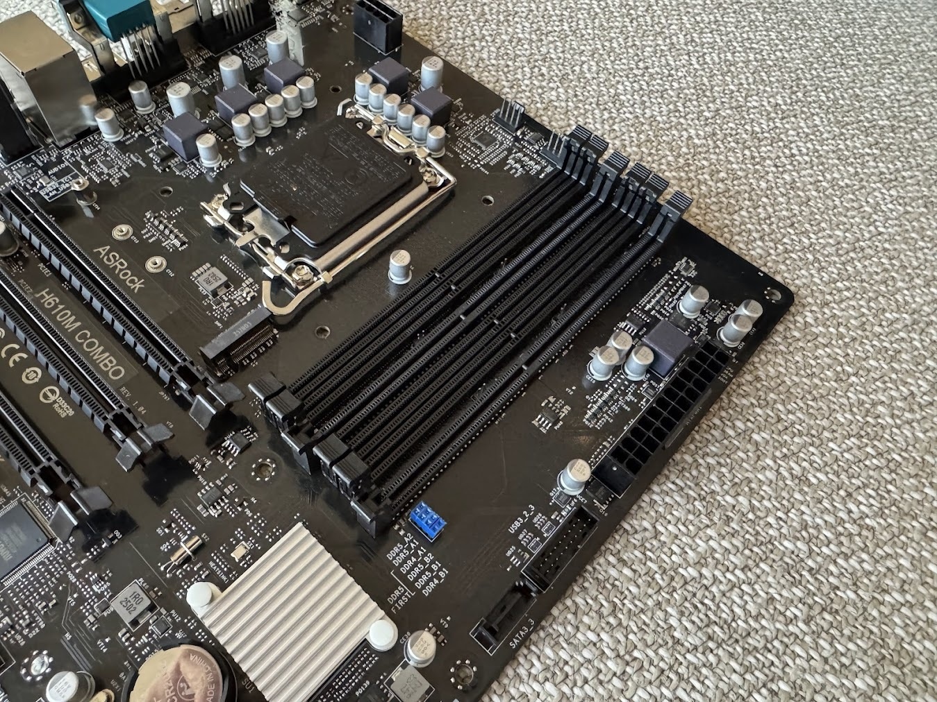 ASRock brengt moederbord met DDR4- en DDR5-slots uit vanwege ...