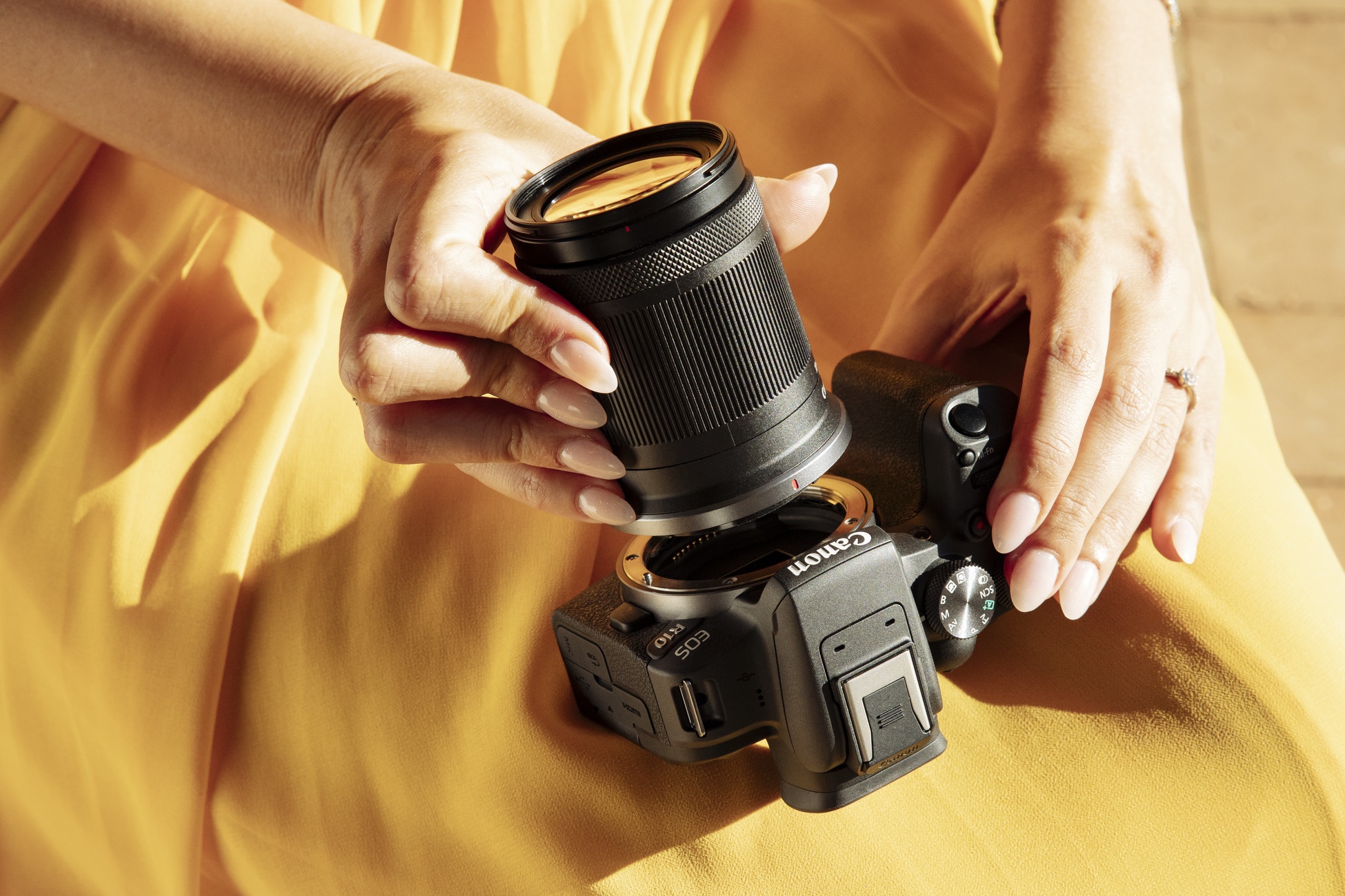 Canon introduceert EOS R7- en R10-camera's met APS-C-sensor - Tweakers