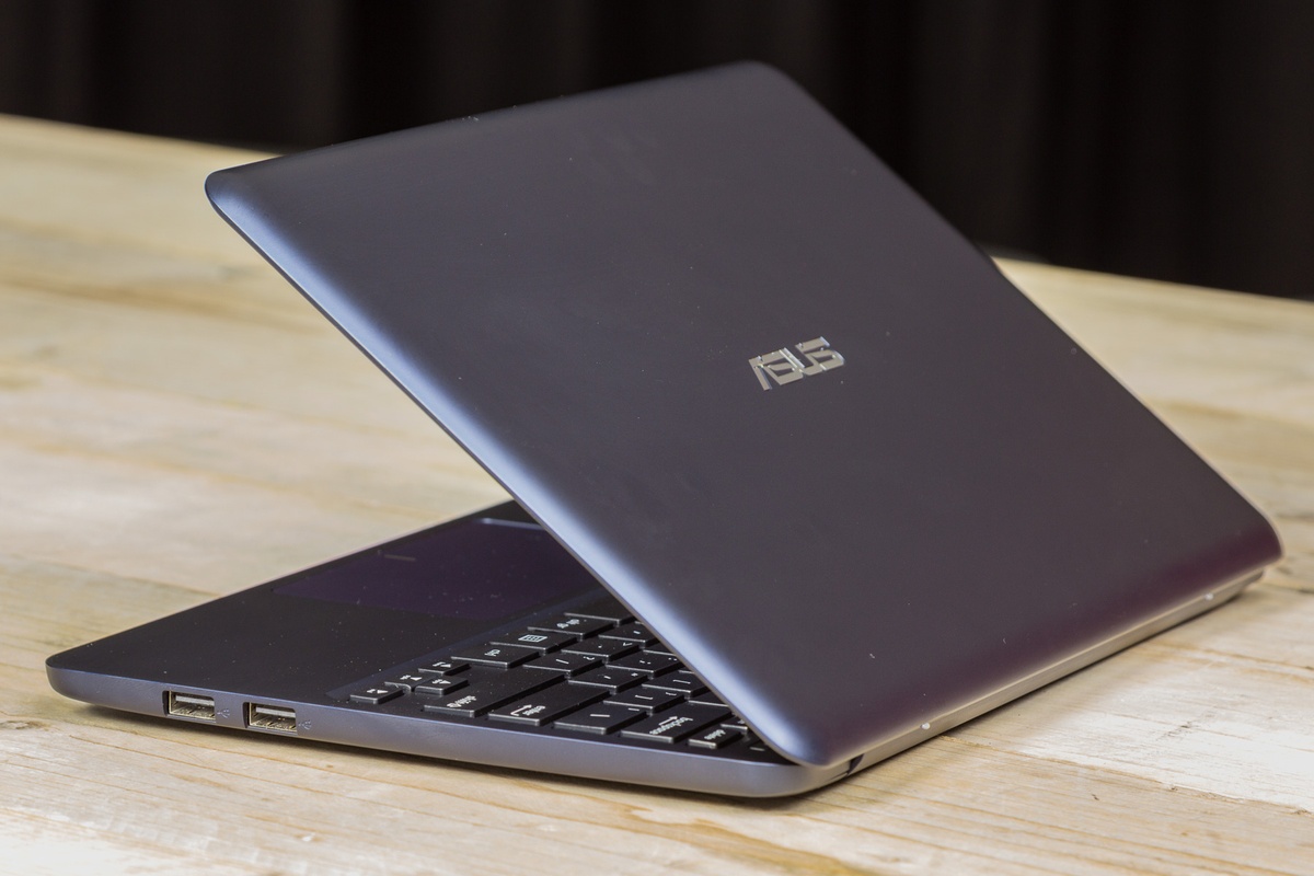 Netbook Round-up - Asus F205T - Tweakers