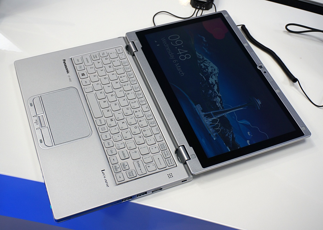 Panasonic Toughbook-ultrabook met omklapbaar scherm - Hands-on - Tweakers