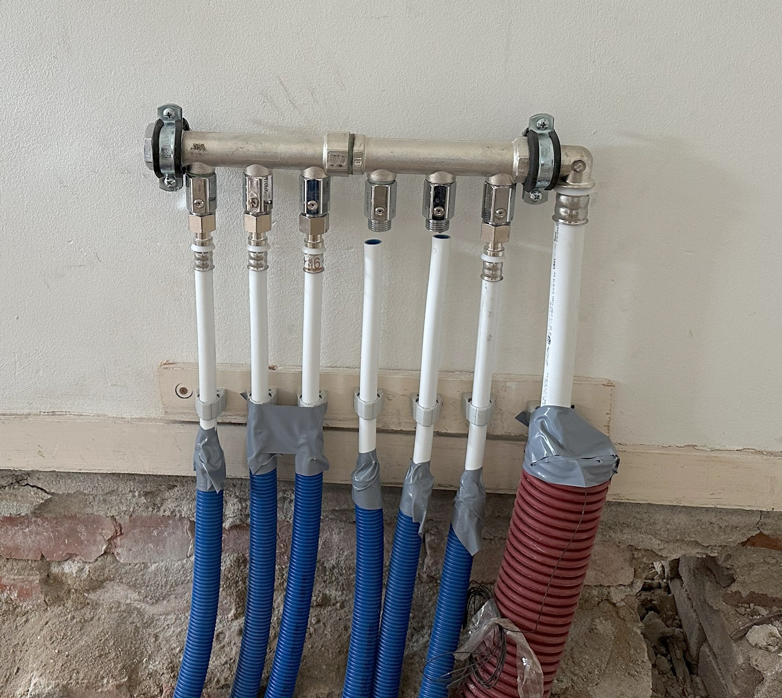 Uponor 25 op Uponor sanitair verdeler aansluiten - Bouwen en klussen - GoT