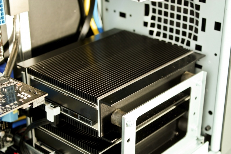 Deltatronic komt met passief gekoeld Intel X99-systeem - Tweakers