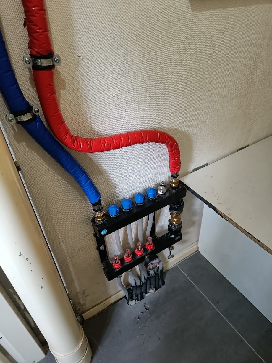 Vloerverwarmingverdeler vervangen bij overstap warmtepomp? - Duurzame energie en installaties - GoT