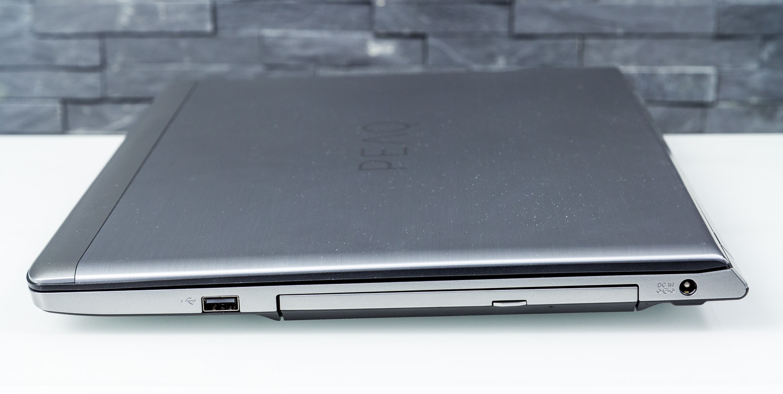 Peaq-laptops Review - Tweakers