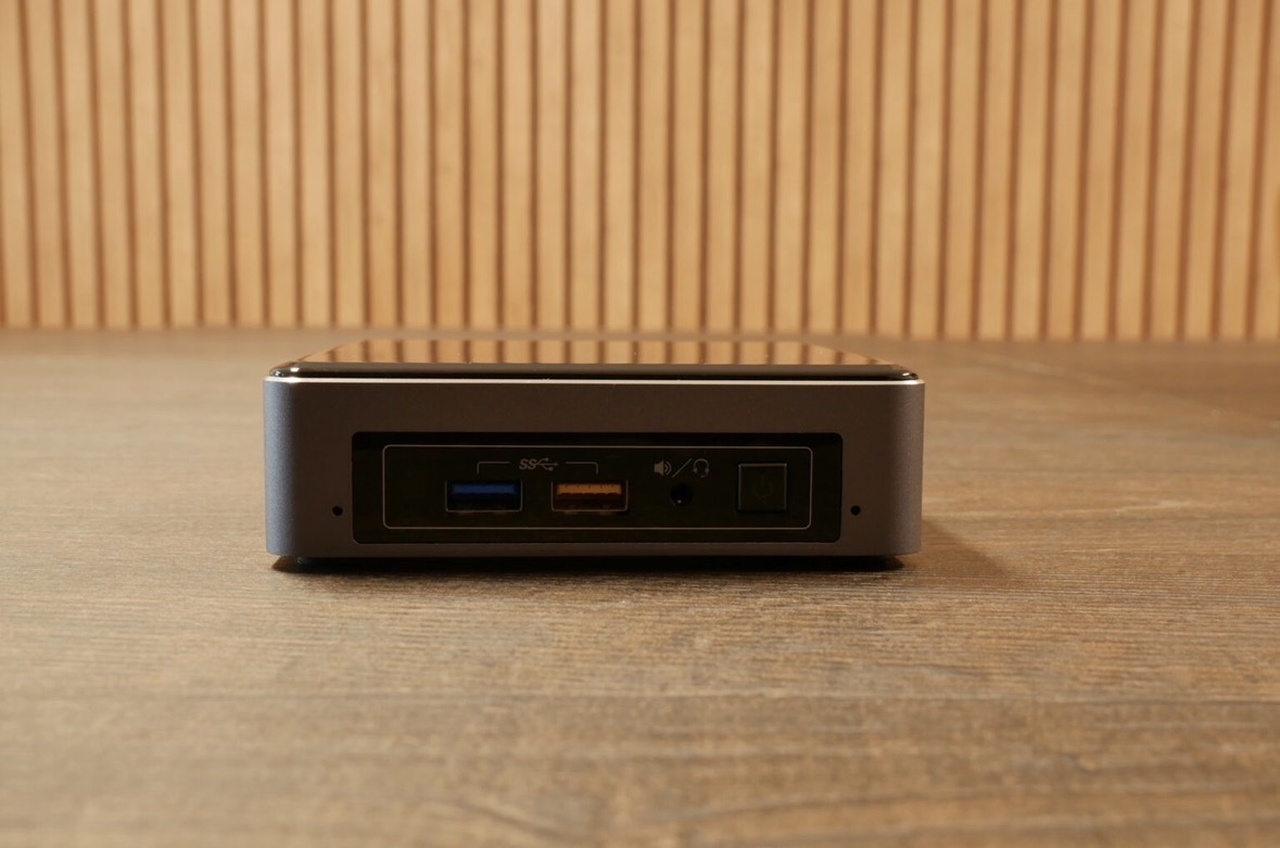 Snelle Mini PC Intel NUC 256GB M2 Win 11 Pro aangeboden - Vraag ...