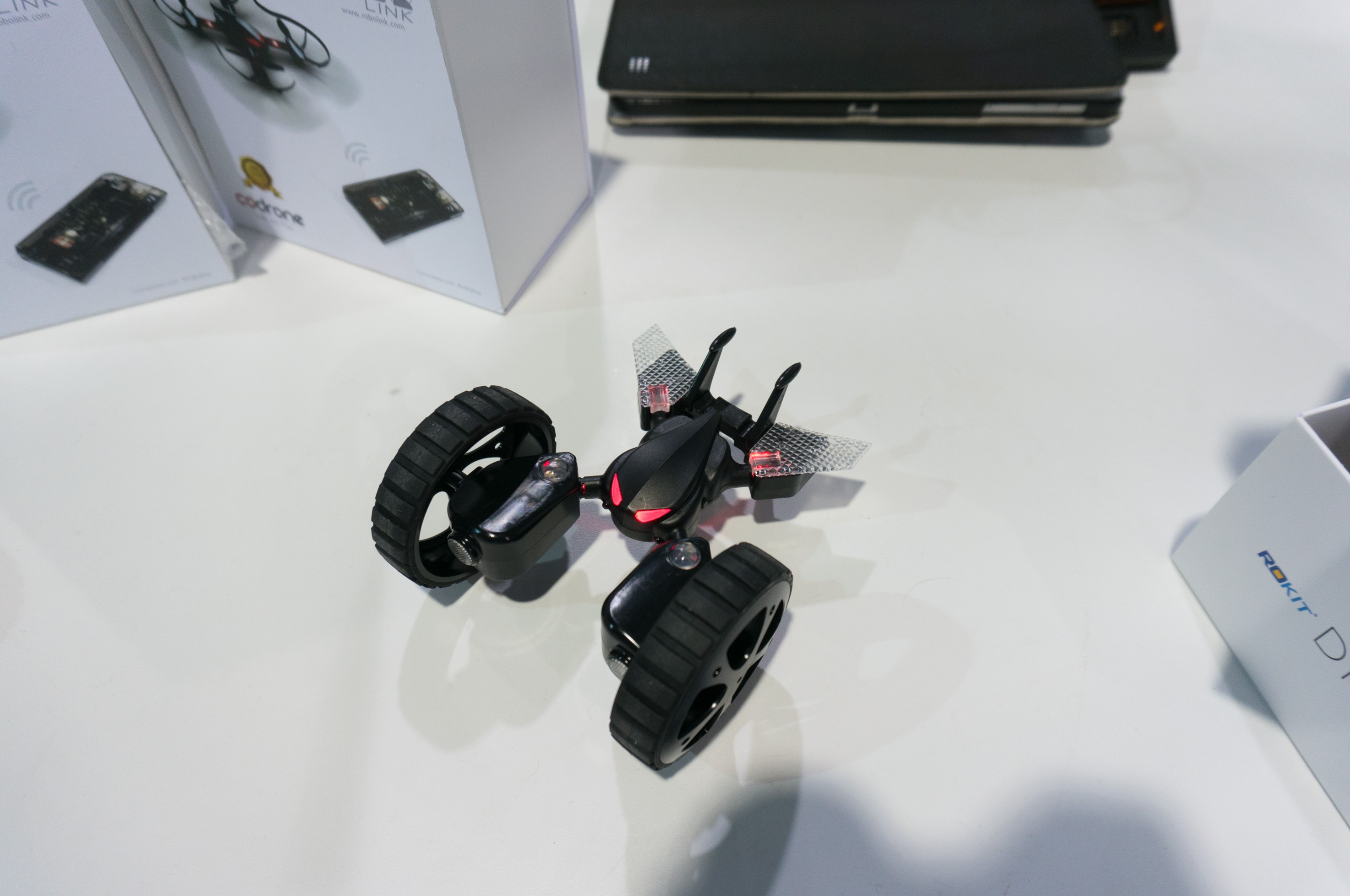 CoDrone wil jongeren drones leren programmeren met zelfbouwkit en ...