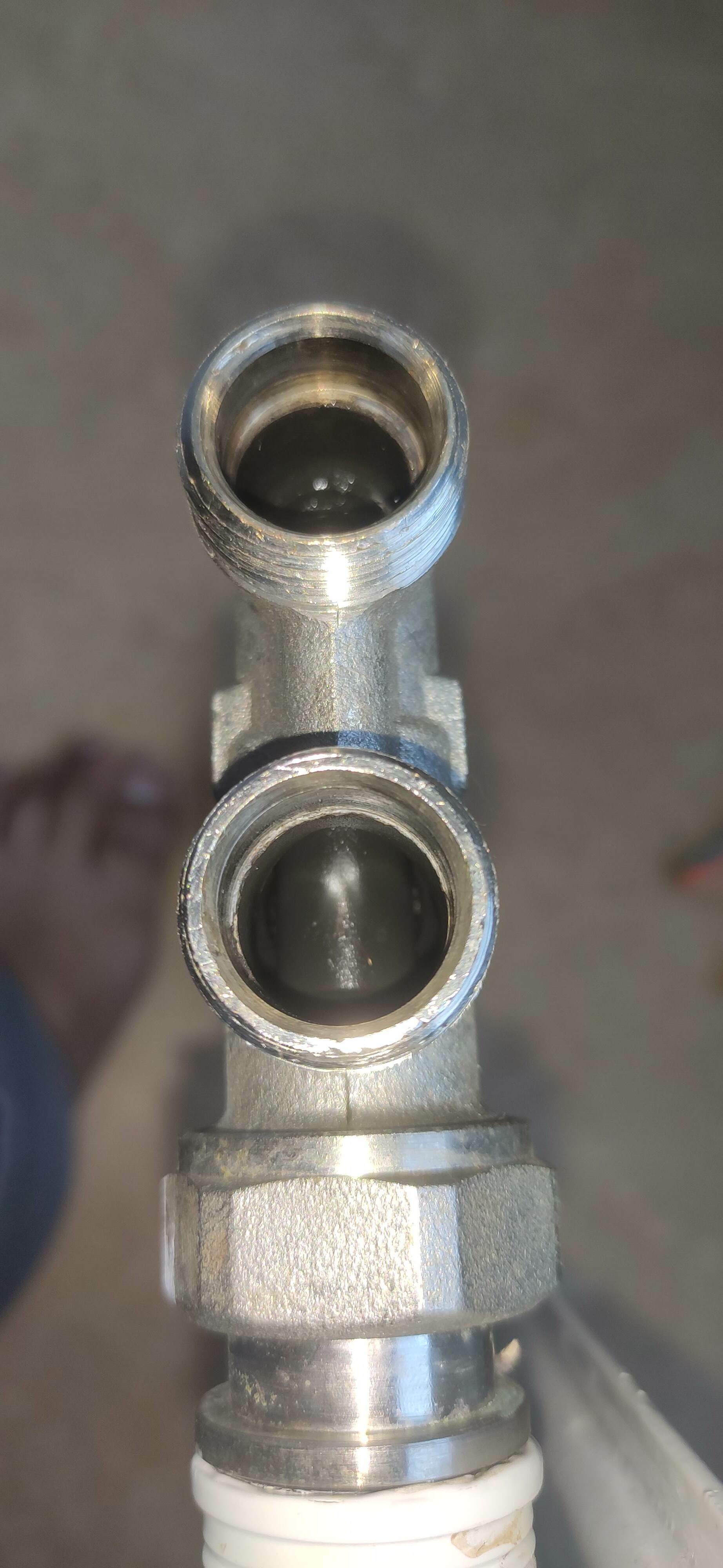 Lekkage bij leiding naar Radiator, goedkope reparatie - Duurzame ...