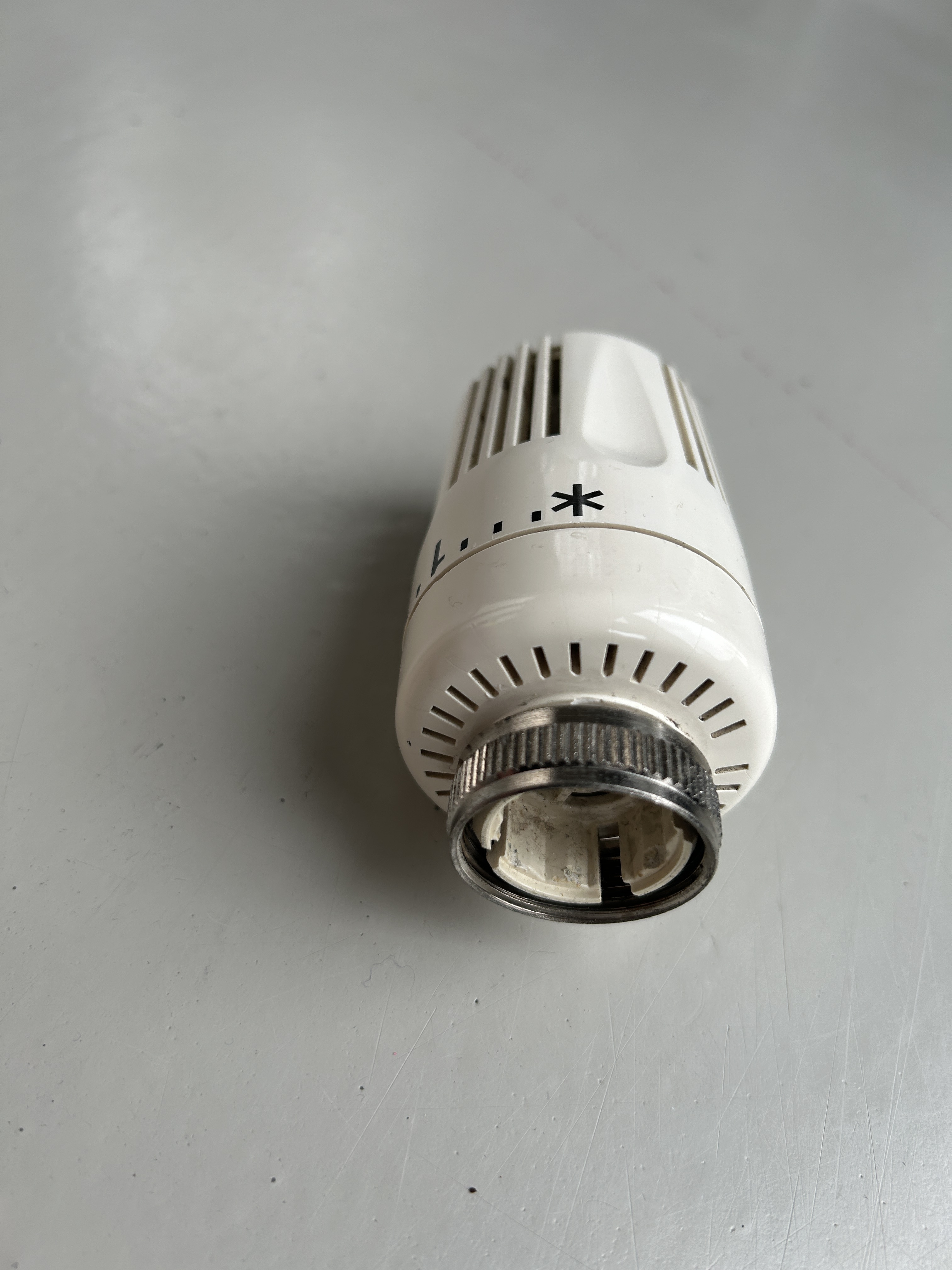 Defecte radiatorknop vervangen - Bouwen en klussen - GoT