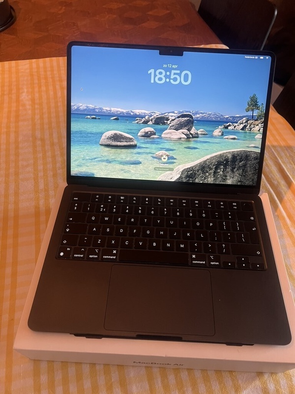 Apple MacBook Air 2022 M2 8-core, 8GB ram, 8-core GPU, 256GB ssd ...