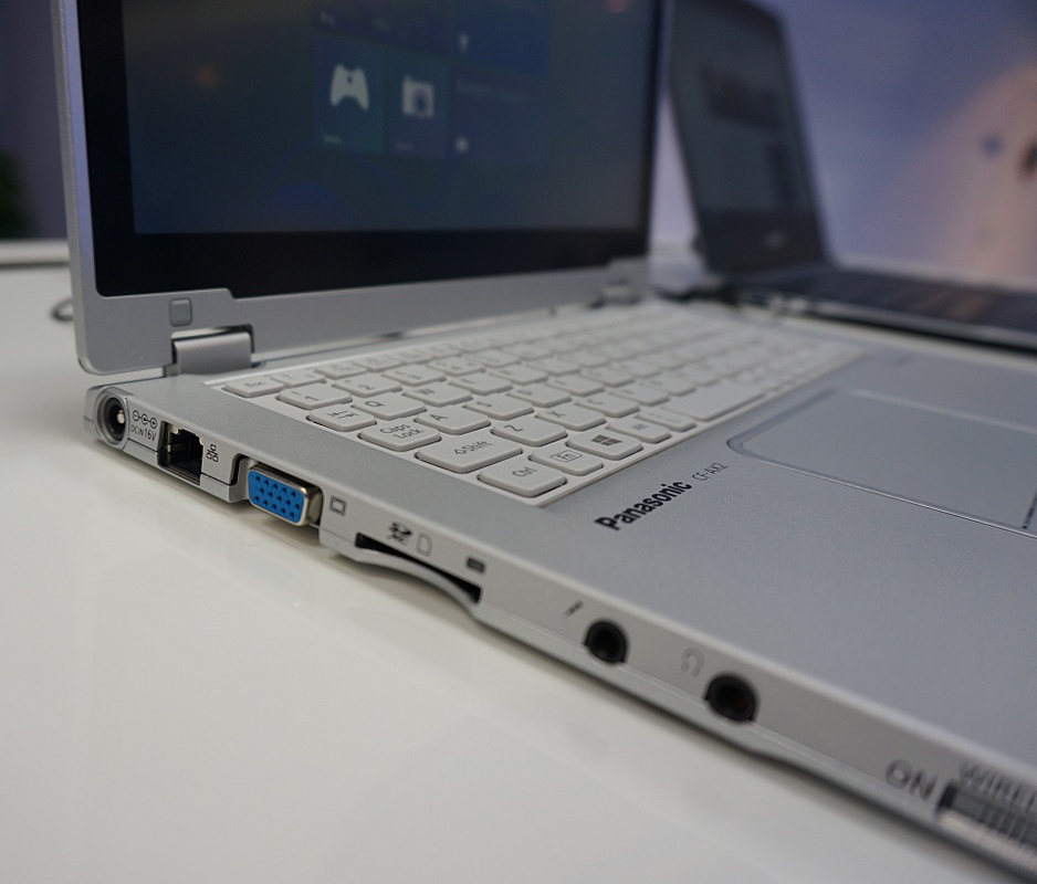 Panasonic Toughbook-ultrabook met omklapbaar scherm - Hands-on - Tweakers