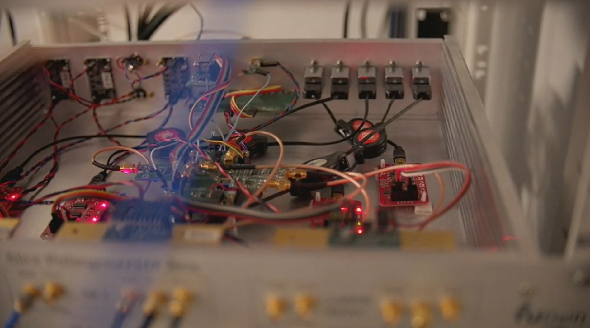QuTech demonstreert distributie quantumsleutels via centrale node over ...